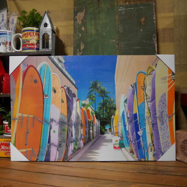 ハワイを描くイラストレーター栗山義勝のキャンバスピクチャーです。美しいハワイの一場面を切り取ったイラストは、ハワイアンインテリアを重視するお部屋に大変マッチします。※栗山義勝　イラストレーター/クリエーター北海道札幌市在住。北海道の美術学校...