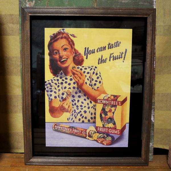 アメリカンレトロを象徴する、レトロな雰囲気のキャラクターや企業が盛りだくさんのヴィンテージ フレームポスターです。ウッドフレームに収まったレトロなポスターが、お部屋をアメリカンな気分にさせてくれそうです。サイズ：縦38.6×横310×厚み6...