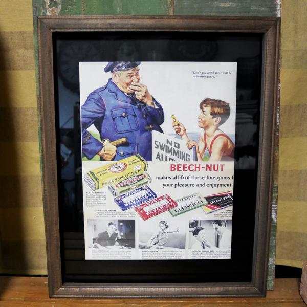 アメリカンレトロを象徴する、レトロな雰囲気のキャラクターや企業が盛りだくさんのヴィンテージ フレームポスターです。ウッドフレームに収まったレトロなポスターが、お部屋をアメリカンな気分にさせてくれそうです。サイズ：縦38.6×横310×厚み6...