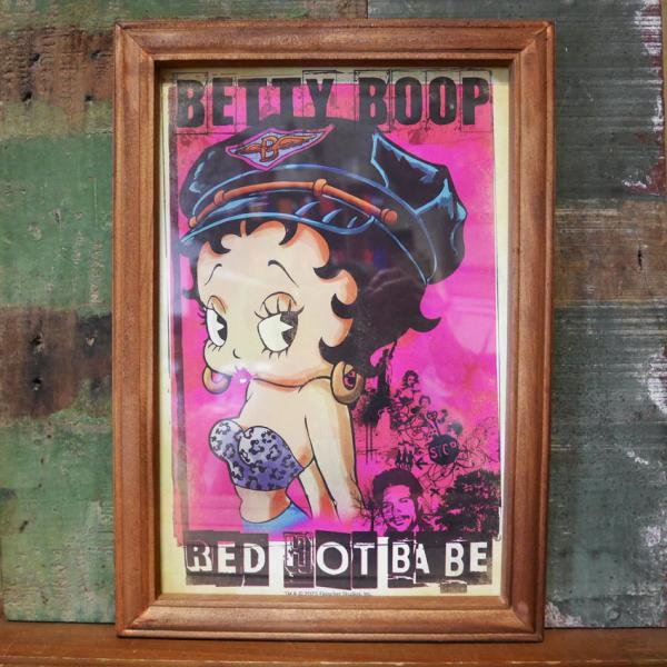 雰囲気のいい木製フレームの、BETTY BOOP（ベティブープ）のウッデン フレーム ポスターです。お店のディスプレイはもちろん、可愛いキャラクターがお部屋をアメリカンな雰囲気に演出してくれます。※1枚のみクリックポストでの発送が可能ですサ...