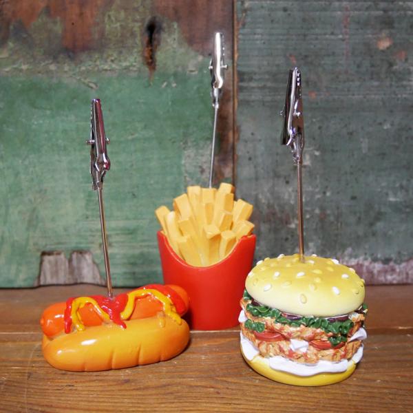誰もが目を留める、ファーストフードモチーフのミニチュアカードスタンドです。食べられないけど、美味しそうな見た目がユニークな存在感を放ち、空間に楽しいアクセントを添えてくれます。小ぶりながらもクリップ付きでしっかりカードを保持。値札や商品紹介...