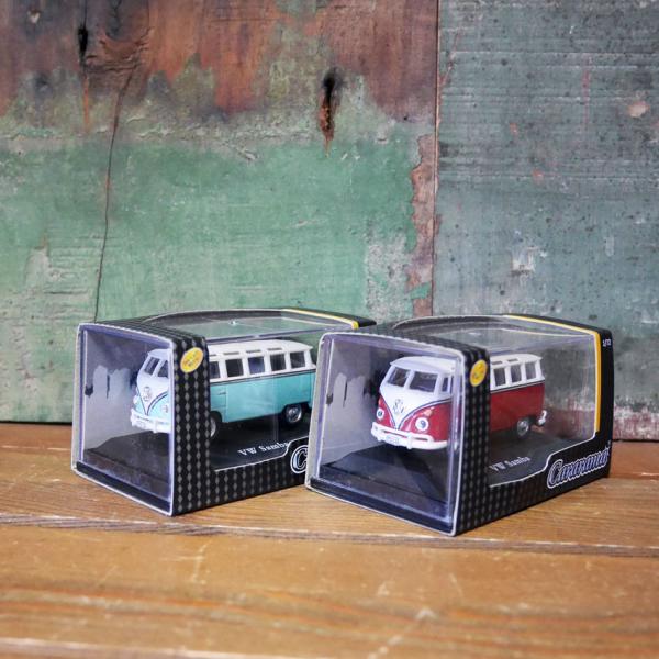 可愛らしくて思わず手に取りたくなる1/72サイズのミニカーです。小さいながらもダイキャスト製で、細かなディティールもなかなかよく再現できています。取り外し可能な台座も付いて見栄えも良く、いくつか並べてコレクションしたくなります。車好きな方な...