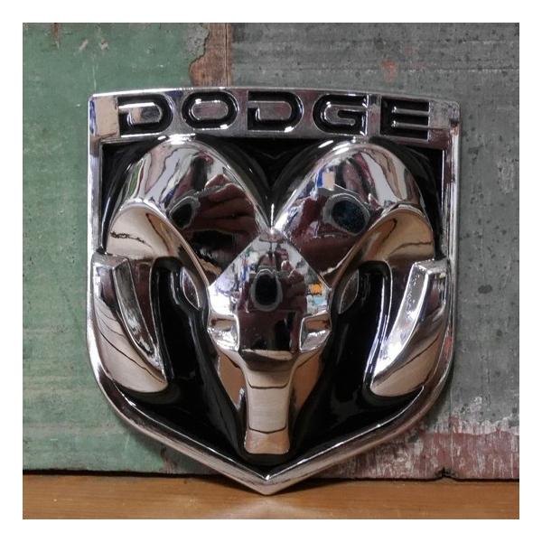 アメリカの老舗自動車ブランド「DODGE(ダッジ)」のスチールステッカーです。レプリカ品ですが、見た目は本物そのまま。ツールボックスやスーツケース、パソコンなど、自分だけのオリジナルDODGEグッズが作成できたりします。完成度やその重厚な触...