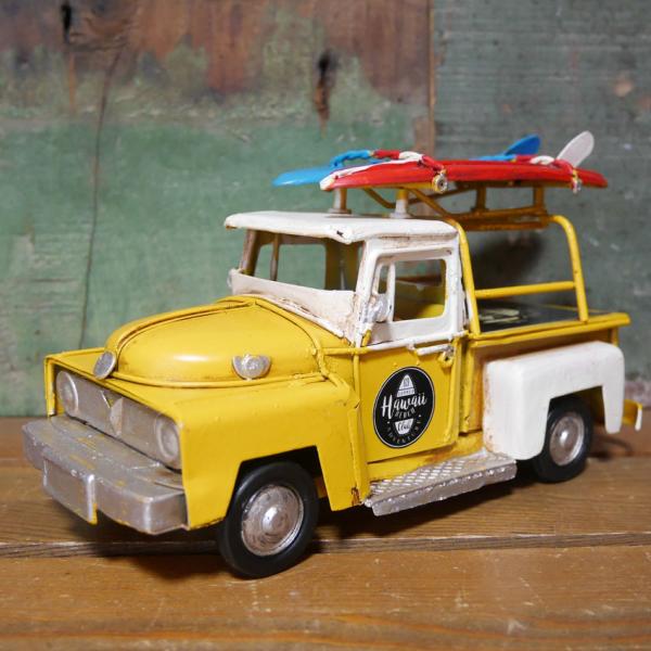 どこか懐かしいデザインで好評の、ノスタルジックデコシリーズのピックアップサーフです。ビンテージ加工されたアイアン製のミニチュアは、愛嬌があってインテリアのアクセントになります。戸棚やちょっとしたスペースに置くだけでふっと懐かしく和む空間に…...