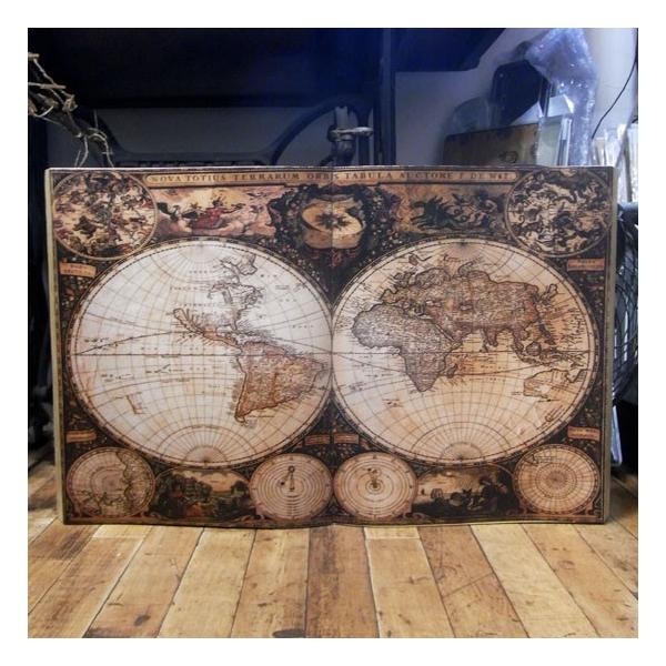 リビングや寝室のインテリアに、アンティークな雰囲気が楽しめるウォールデコ BOOK WALL ARTです。壁掛けできて絵になる古びた世界地図がとってもおしゃれです。地図は1660年にフレデリク・デ・ヴィットが製作したものが元になっています。...