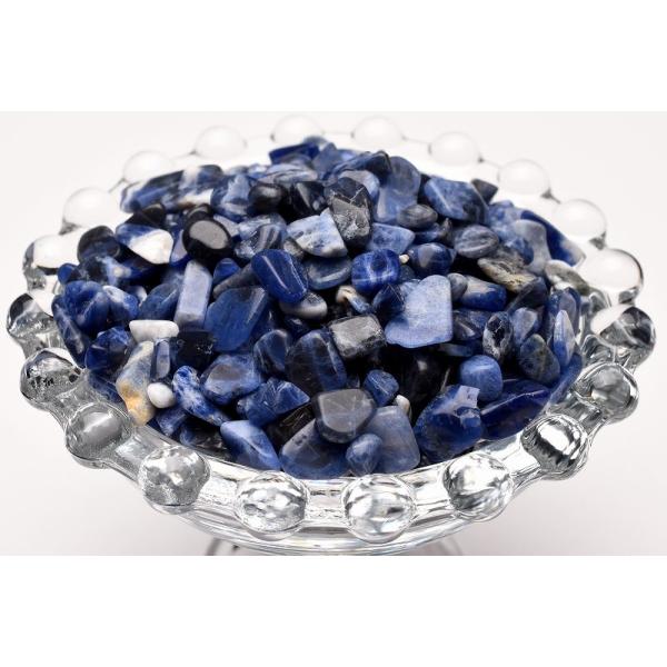 材質 ソーダライト100g 重さ 約100g※こちらは水晶さざれ石のみの販売になります。ソーダライトの語源は、その名のとおり、ソーダライトがナトリウムの含有量が高い鉱物なので「Soda（ナトリウム）」「lithos（を含む岩石)」が由来です...