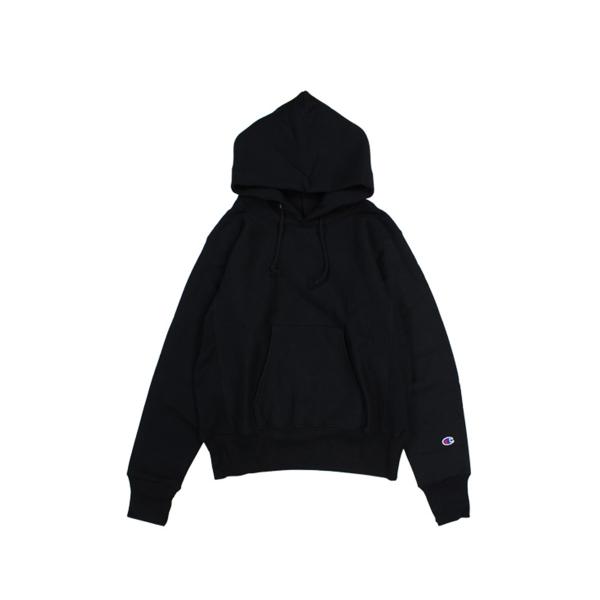 【「キング・オブ・スウェットシャツ」の称号でも呼ばれるブランド Champion】・上質な素材を使った着心地の良いプルオーバー。・左袖にはロゴがワンポイントとして入ります。・シンプルなデザインなのでどんなファッションにも合わせやすいアイテム...