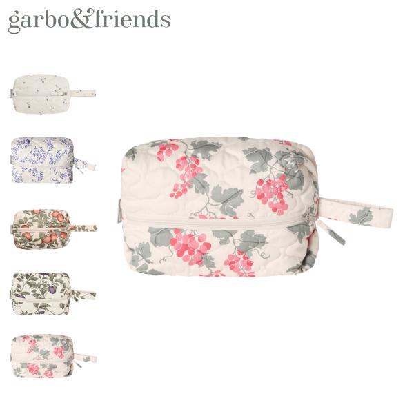 【デザイン性の高いインテリアやキッズベビーアイテムが人気 garbo＆friends】オーガニックコットンを贅沢に使用した、ふっくらと優しい手触りのキルティングポーチです。目を惹くのは、アーティストによる美しい手描きのオリジナルプリント。繊...