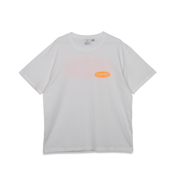 【独自の手法で機能性に富んだウェアづくりに着手するクライミングウェアのカリスマ Gramicci】上質なコットン素材を使用したグラミチの半袖Tシャツ「ORIGINAL FREEDOM OVAL TEE」。左胸とバックにブランド名が入ったグラ...