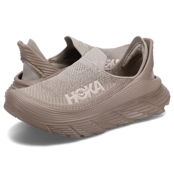 【厚いミッドソールで柔らかいクッショニングと軽さを感じられるブランド HOKA ONEONE】環境に配慮し、少ない素材で高い履き心地を実現したホカオネオネの「RESTORE TC」。3つのパーツからなるシンプルな構造で、伸縮性のある靴下のよ...