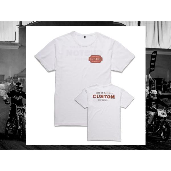 Deus Ex Machina　　= デウス エクス マキナ =DMP71468B     BADGE TEECOLOR : WHITEレギュラーフィットのプリントTシャツ!CUTOMロゴがMOTORCYCLE好きには、たまらないデザイン！...
