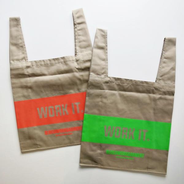 BLUCO　＝ ブルコ ＝OL-031-021　エコバックカラー：ベージュ-グリーン / ベージュ-レッド持ち手の生地が幅広にデザインされていて、少し多めにお買い物をした日も手が痛くなりにくく使わない時にはくるっとまるめて、カバンに入れて持...