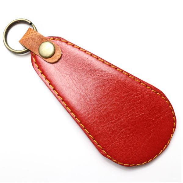 【ご購入後の当店からの連絡はご登録のメールアドレスに通知いたします。必ずご確認ください】【商品概要】?【　わがままを叶えた、鉄の芯入り・本革 携帯用 靴ベラ　】鉄製だとカラカラ音がね気になる・・・革製だとフニャフニャなの・・・そんな悩みがあ...