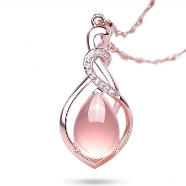 【ご購入後の当店からの連絡はご登録のメールアドレスに通知いたします。必ずご確認ください】【商品概要】【デザイン】首元を美しくみせてくれるピンクオパールネックレスです♪ 涙・しずく型の優しいピンク色で、派手すぎず、上品な印象になります♪ ピン...