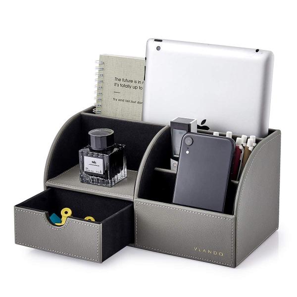 【ご購入後の当店からの連絡はご登録のメールアドレスに通知いたします。必ずご確認ください】【商品概要】【卓上収納】実用性高いデスクオーガナイザーです。一個だけでデスクを綺麗にします。【多用途】ぺん、ハサミ、のり、リモコン、鍵、携帯などを一括で...