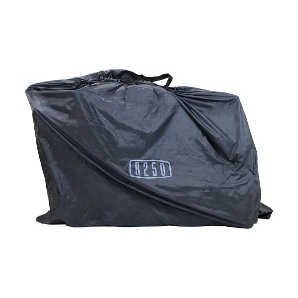 【ご購入後の当店からの連絡はご登録のメールアドレスに通知いたします。必ずご確認ください】【商品概要】超薄素材を使用した、シンプルな横型輪行袋。重量195gは業界最軽量級。R250では初めての、横型輪行袋。バイクをさかさまにして、サドルとハン...