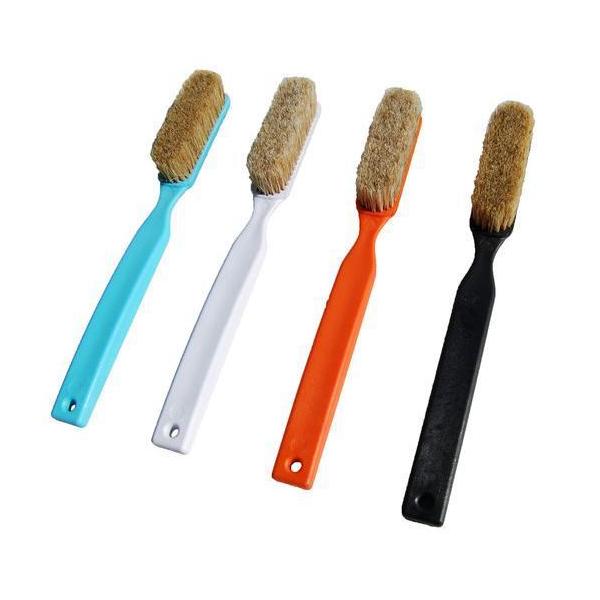 【商品名】ヘッジホッグM【ブランド】Madrock/マッドロック【毛質】猪毛【色】ライトブルー、ホワイト、オレンジ、ブラッククライミング、ボルダリング用ブラシ14,000本以上の猪毛を植え込んだヘッドは、毛の並べ方や密度において優れています...