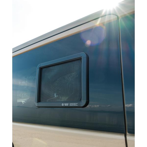 【GORDON MILLER / ゴードンミラー】ALMINIUM SCREEN SASH for GMLVAN C-01NV200バネット専用リア小窓用アルミ網戸。NV200バネットの窓枠へピッタリハマる専用設計。窓の微妙な湾曲にも沿うア...