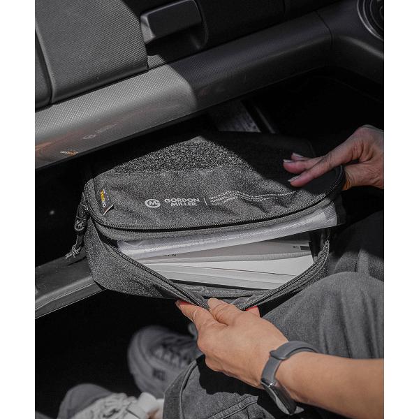 【発売日：2024年05月31日】GORDON MILLER CORDURA VIC POUCH車検証や自賠責保険書・車両取扱説明書・整備記録簿・各種マニュアル・名刺や会員証などの書類をスマートに収納できるライセンスケースです。素材には摩擦...
