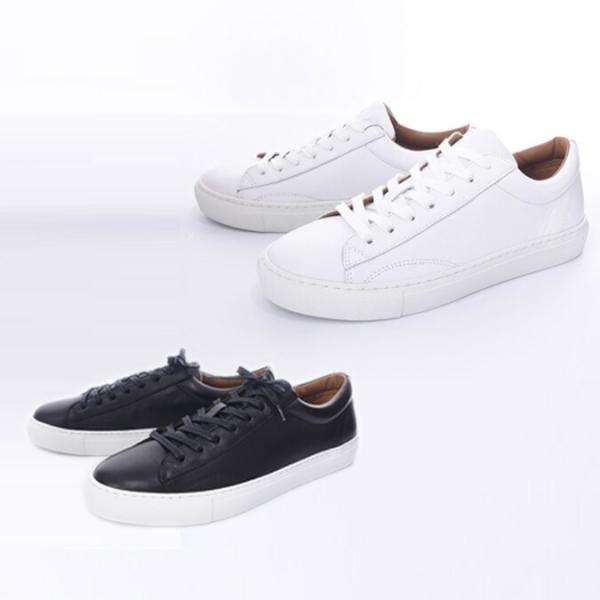 柔らかいレザーの風合いとミニマルなデザイン。革の素材に拘るからこそシンプルなフォルムが生きる。ソールにも非常に拘りクッション性も抜群。履いたときに足を包み込むようなホールド感もとにかく良い!一度、ご購入頂ければ、その良さは伝わります。GOS...