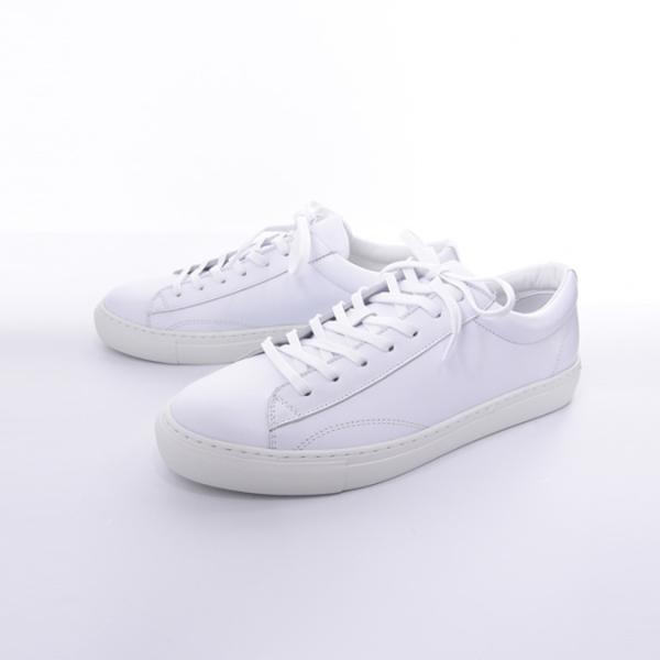 柔らかいレザーの風合いとミニマルなデザイン。革の素材に拘るからこそシンプルなフォルムが生きる。ソールにも非常に拘りクッション性も抜群。履いたときに足を包み込むようなホールド感もとにかく良い!一度、ご購入頂ければ、その良さは伝わります。GOS...