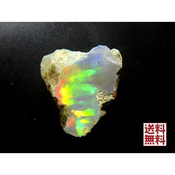 プレシャスオパール（遊色オパール）出品のオパールはエチオピア ウェロー州産です。流紋岩からなる溶岩台地付近に分布する凝灰岩の中から採掘されたオパールです。オパールの中でも、遊色を示すものはプレシャス・オパールと呼ばれ重宝されます。このチラチ...