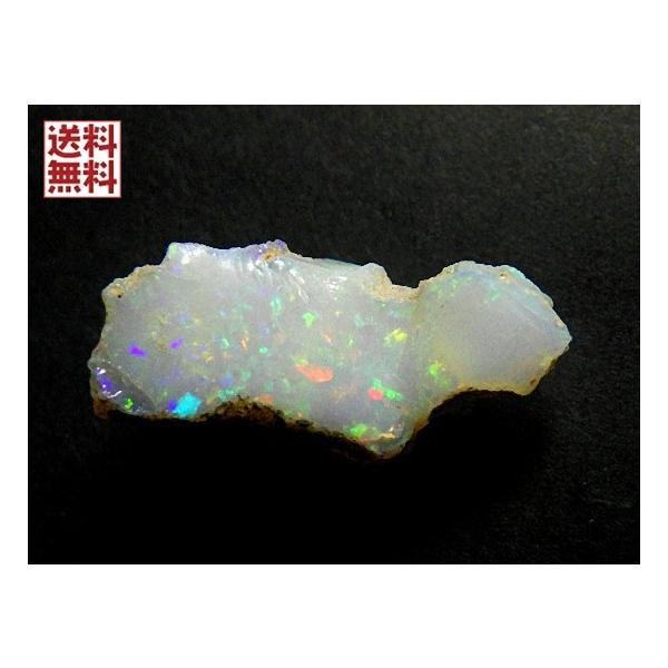 プレシャスオパール（遊色オパール）出品のオパールはエチオピア ウェロー州産です。流紋岩からなる溶岩台地付近に分布する凝灰岩の中から採掘されたオパールです。オパールの中でも、遊色を示すものはプレシャス・オパールと呼ばれ重宝されます。このチラチ...