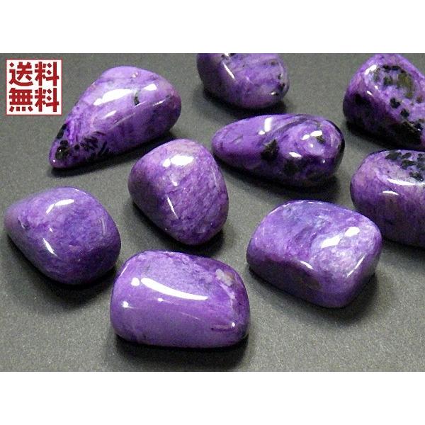 パープルカラーが魅力のチャロアイト。美しさに魅了されたことから、ロシア語で魅惑するとの意味のcharoから名づけられた チャロアイト。 ラリマー、スギライトと並ぶ、「世界三大ヒーリングストーン」の一つです。この三つは、どれも1978年以降に...