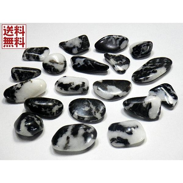 鉱物名は鉱物学者ドロミューにちなんで名付けられた「ドロマイト」。 苦灰石と大理石からなる石です。シマウマのような白と黒の模様からゼブラストーンと呼ばれます。勇気を象徴する石とされ、弱気な心を取り払い、やる気や活力を呼び起こすとされています。...