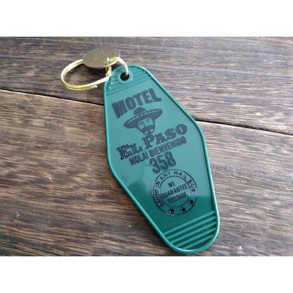 1960〜1980年代頃にアメリカのホテルやモーテルで実際に使われていたキーホルダーを復刻しました。印刷がホットスタンプになっているので、プリント文字が凹凸があり存在感があります。デザインを集めて壁にかければまさにアメリカのホテルのロビーの...