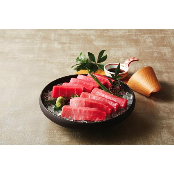 本まぐろを柵にしてお届け。ほどよく脂ののった中とろはお刺身で、赤身は鉄火丼や手巻き寿司などで。