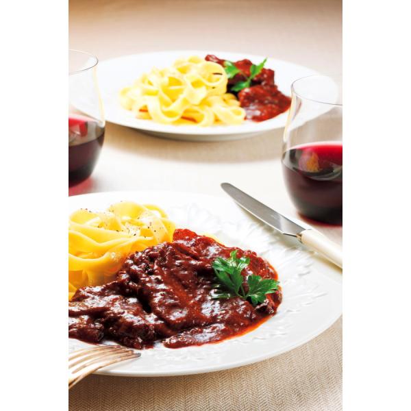 「たいめいけん」二代目店主、茂出木雅章氏が監修。牛肉と野菜をじっくり煮込み、奥深い味わいに仕上げました。