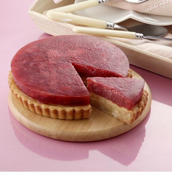 甘酸っぱいあまおうの美味しさを存分に引き出し、サクサクのタルト生地と甘いカスタードクリー ムで相性の良いタルトです。