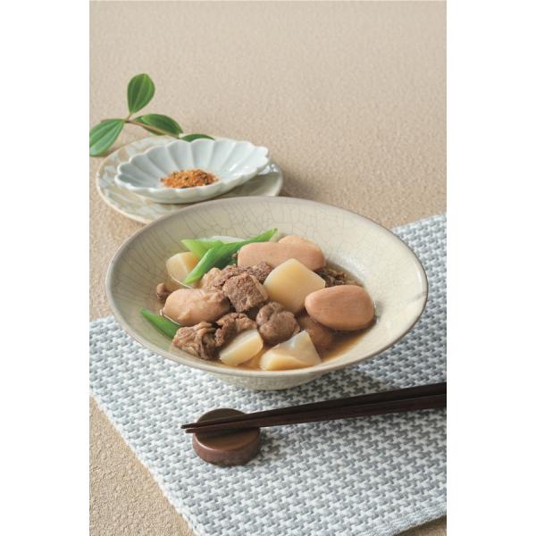 山形県の郷土料理「芋煮」のセット。まろやかな脂質と深い風味で人気の山形牛と里芋・こんにゃくを使い、素材にこだわったダシしょうゆ“味マルジュウ”で芋煮に仕上げました。どこか懐かしく、ホッとする昔ながらの味わいをお楽しみください。山形名物の本格...