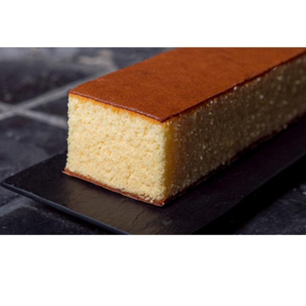 独自配合の小麦粉と新鮮な卵の黄金比率で職人が一枚、一枚、精魂込めて焼き上げたこだわりのカステラ。然花抄院を代表する一品です。