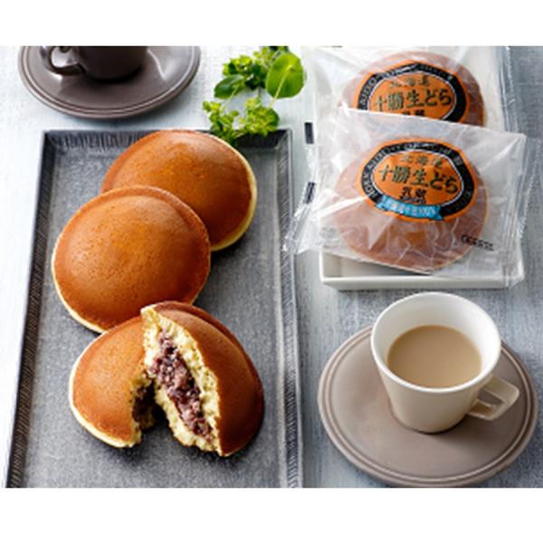 十勝産小豆100％の餡にホイップクリームをブレンドすることで、和洋折衷の美味しさのいいとこどりしたどら焼きです。なめらかな餡とフワフワの生地が人気です。