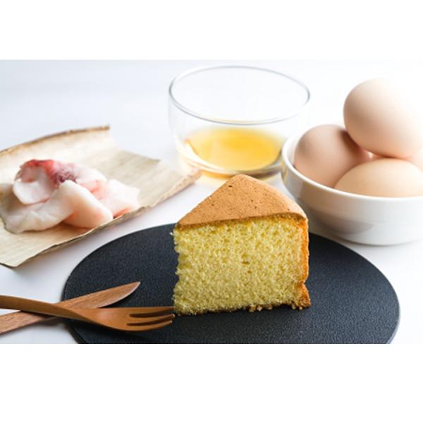 伝統を再発見するカステラを、ぜひご賞味ください。伝統の味わいに革新を。私たちが提案するのは、近江牛の牛脂を使用した新感覚のカステラです。甘味・酸味・塩味・苦味・うま味に続く“第6の味覚”として注目される「脂肪味」。この新しい味覚に着目し、滋...