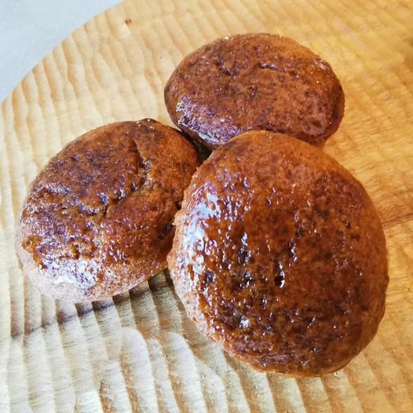 鹿児島銘菓の”ふくれ菓子”と”げたんは”二つの銘菓に桜島こみかんのエキスを加えすっきりとした味わいに仕上げました。