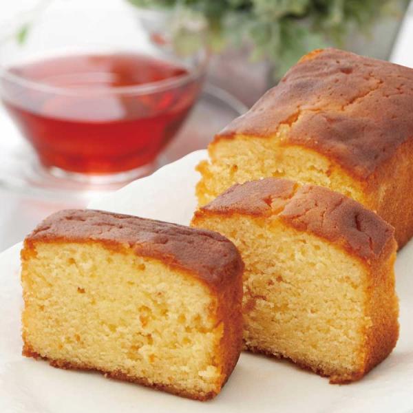 しっとりとした生地にオレンジピールを混ぜ込んだ洋酒の利いたパウンドケーキです。