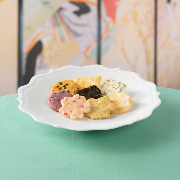 宇治式部郷の代表銘菓であり、1袋に8種類のお味が詰まった弊庵1番人気のお品
