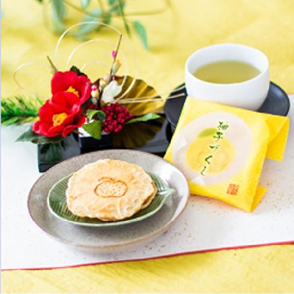 京煎堂一番人気の「まめあわせ」と、餡菓子「菜宝楽」の詰合せ。香ばしい豆をこぼれるほど詰め込んだ自慢のまめ煎餅「まめあわせ」落花生・黒大豆・えんどう・そら豆の4種。「菜宝楽」は素材の風味の生きたうす焼き煎餅に小倉餡・栗餡・柚子餡3種の餡を挟み...