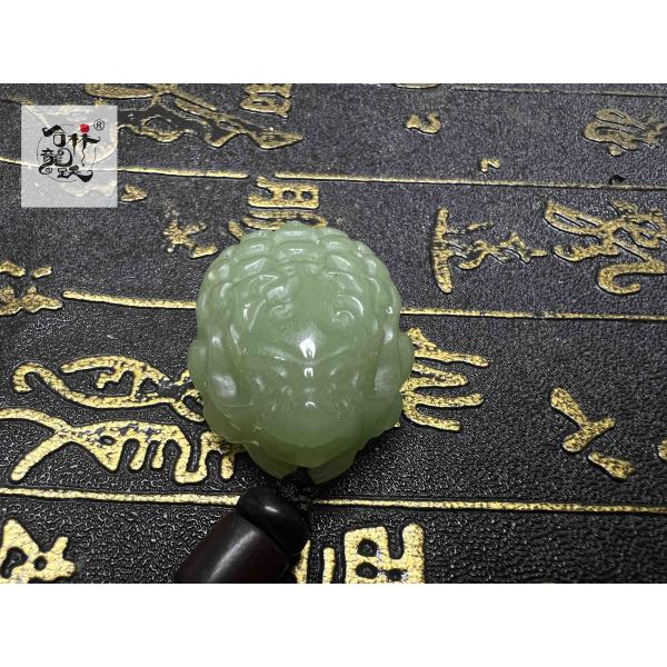 おしゃれな彫刻 和田玉 ヒキカエル キーホルダー和田玉の寓意和田玉の意味は豊富で、通常は吉祥如意、長壽、多福、家の調和と繁栄、安寧平和、そして事業の繁栄などを表しています。写真は携帯て実物撮影となっております当店のすべての商品写真は自然光で...