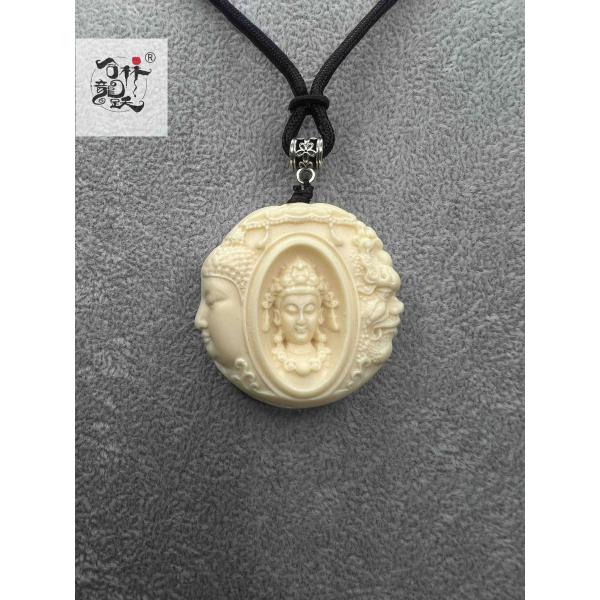 天然美しい象牙果彫刻 一念の間 ネックレス象牙果(学名:Phytelephas macrocarpa.,)は、ヤシ科、象牙ヤシ属の植物である。象牙のコナッツの別名は、主に南米赤道付近で育つTAGUAというコナッツの木の果実です。この樹は成長...