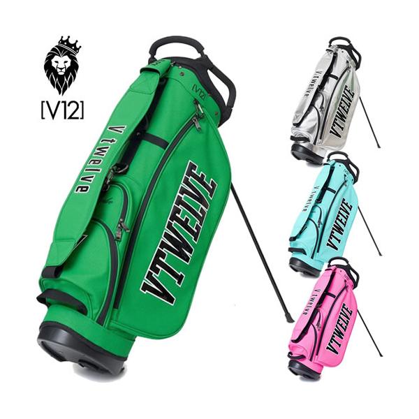 さまざまなV12ロゴをコントラストで表現した9インチのスタンドキャディバッグ。高級感のあるパンチングレザーにエナメルで施したロゴがラグジュアリーな印象。クラブを取り出しやすいスタンダードな5分割仕様。贅沢なロゴ配置が飽きのこないデザインで3...