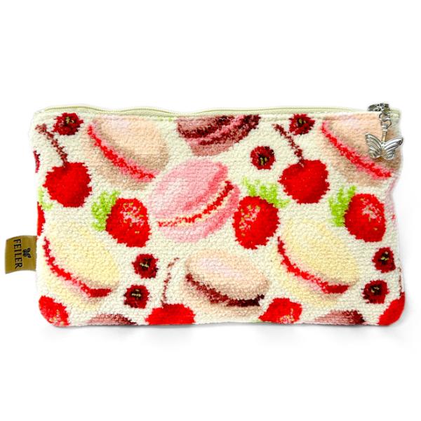 伝統と歴史に彩られたドイツ・シュニール織りの名門ブランドFEILER(フェイラー)厚みのあるソフトな質感と吸水性、深く美しい発色と繊細なパターンを織り込んだデザインが魅力的です。沢山のマカロン、チェリー・ストロベリー・ブルーベリーが散りばめ...