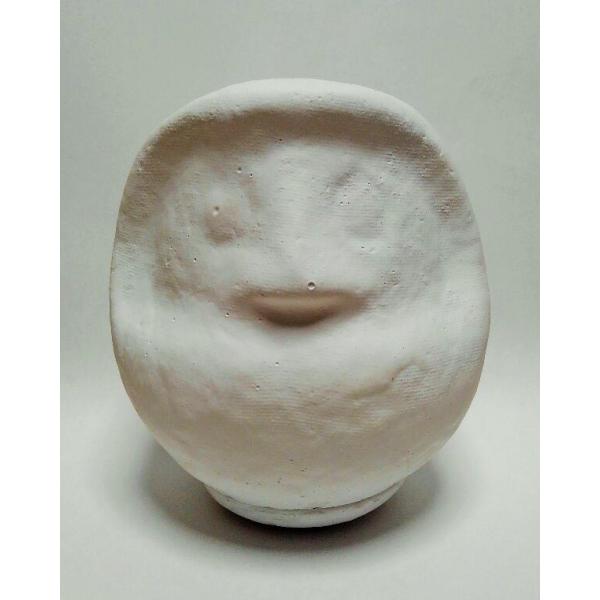 教材用だるま　無地 ６号サイズサイズ：６号（約１８センチ高）色：白（胡粉）無地＊キャンパス感覚でオリジナル縁起だるまをお好きなカラーで完成させてください！上級者は紙粘土で耳をつけたり個性的なダルマへアレンジ可能！ こちらで紹介しております無...