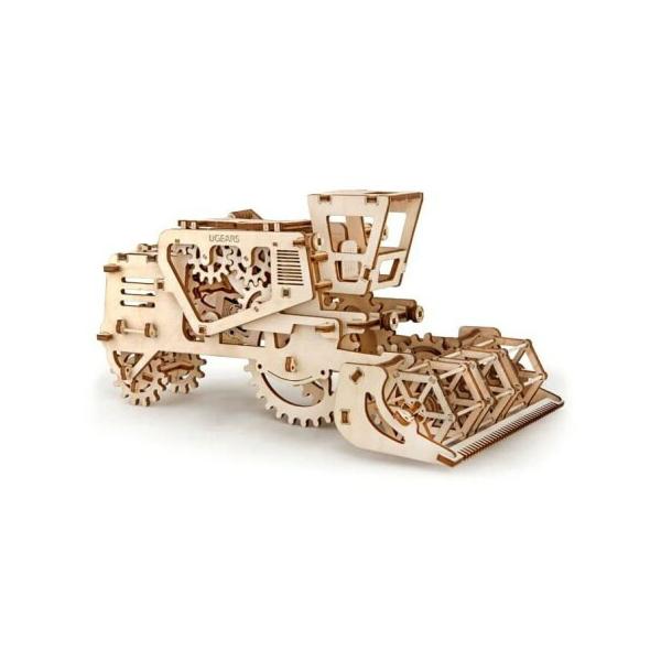 ユーギアーズのコンバインは力学の驚異を見せてくれるモデルです。コンバインが前に向く時にリルは実際のプロトタイプのように回転します。運転室の右側にあるレバーを作動すると内臓された秘密箱があります。コンバインのゴムバンドエンジンは、ねじをまいて...