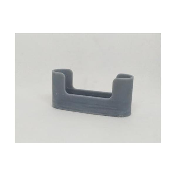 給油時に片手で押さえておく必要がないので安心して給油できます。使わないときには給油カップを本体に収納できますので紛失防止にも役立ちます。こぼれた燃料は、スタンド内に溜まり、外に漏れ出すことはありません。本体色はグレーです。商品のデザインは改...