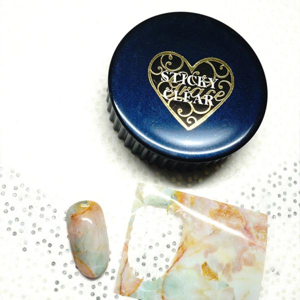 HEMAフリー ■商品名　グレースジェル スティッキークリア■容量　15ml■商品説明ネイルホイル・リフレクションフィルム・転写フィルムの全面貼りや部分貼りができる！パーツやシールも粘着力抜群の表面でしっかり固定！■使用上の注意　自爪には直...