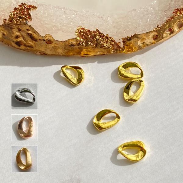 商品名：チェーンリング内容量：5個サイズ：5.5x8mmカラー：ゴールド、シルバー、ピンクゴールド、マットゴールド商品説明：チェーンリングのような形状のニュアンスメタルパーツ。発売元：株式会社グレースガーデン（0120-102828）商品区...